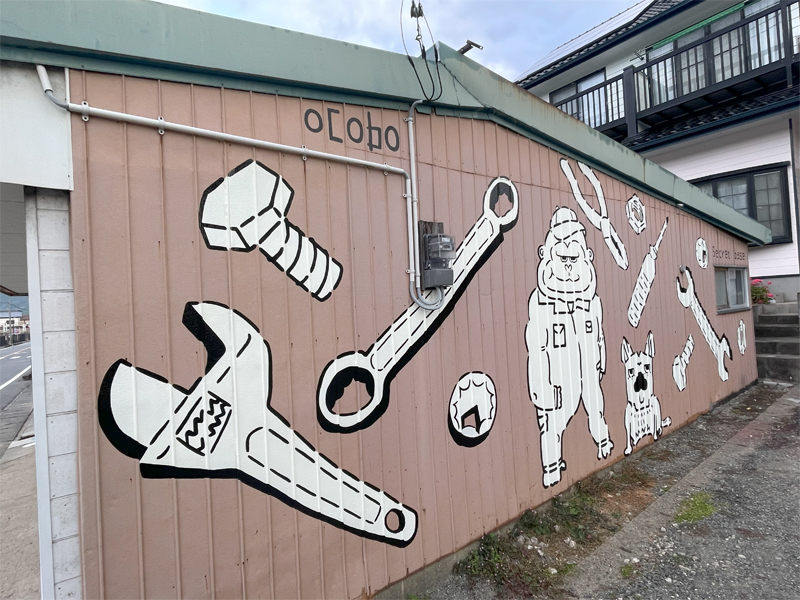 砂原M邸ガレージ – ocobo – 多久市ウォールアートプロジェクト｜佐賀県多久市でまちなかアート体験