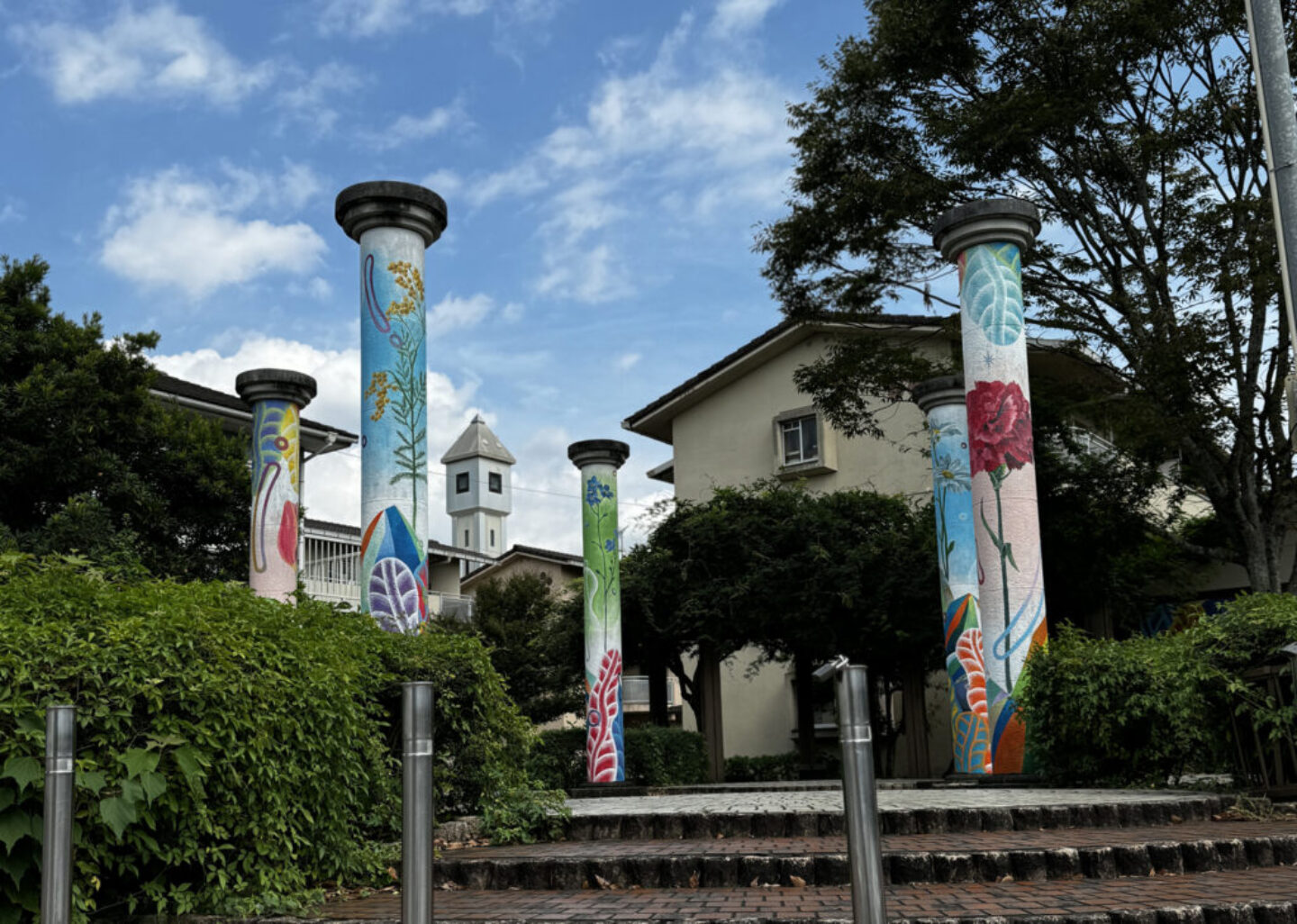 中多久駅前広場 – MAJIO×emi tanaji – 多久市ウォールアートプロジェクト｜佐賀県多久市でまちなかアート体験